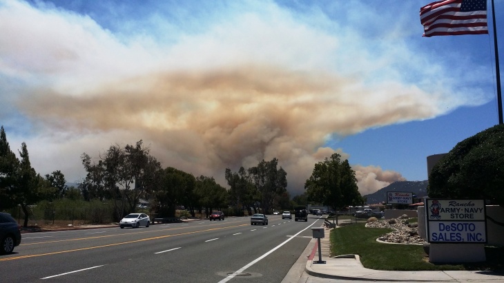 Video: Temecula Fire burns near I-15 Freeway, creates major traffic jam ...