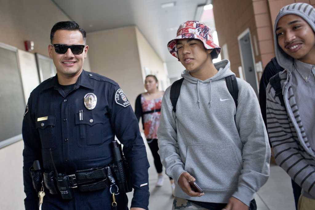 Slideshow Amid Safety Concerns LAUSD Students Hauling Home IPads 89 slideshow-amid-safety-concerns-lausd-students-hauling-home-ipads-89