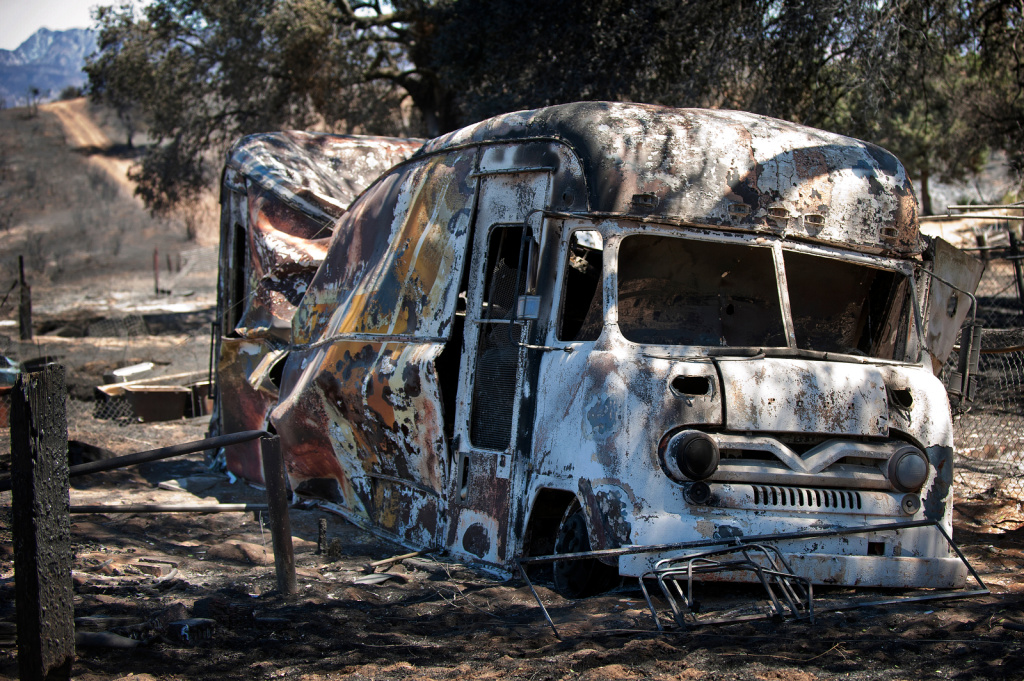 Silver Fire: Wildfire grows to 18,000 acres with 40 percent containment ...